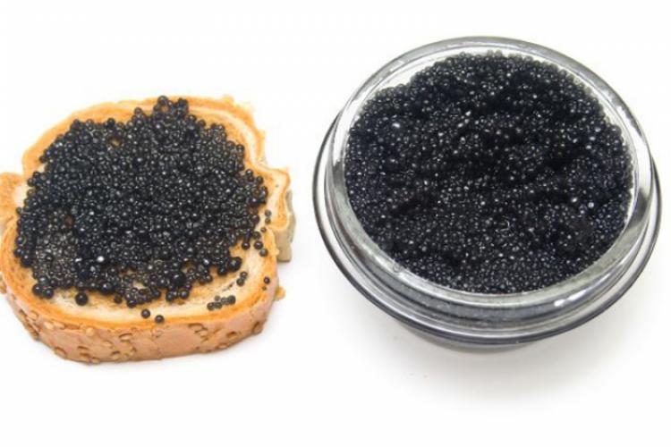 Peste 3 kg de icre negre şi de somon transportate ilegal cu rata ...