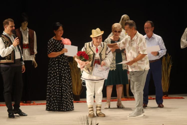 Robert Ioan Ivan, copilul-minune al folclorului brăilean, Premiul I la Festivalul-concurs „Joc ...