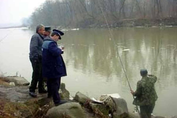 Braconaj piscicol pe brațul Vâlciu al fluviului Dunărea | Obiectiv ...
