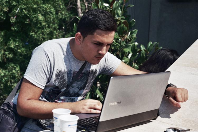 O primă victorie în Justiție pentru jurnalistul Alin Cristea. Instanța ...