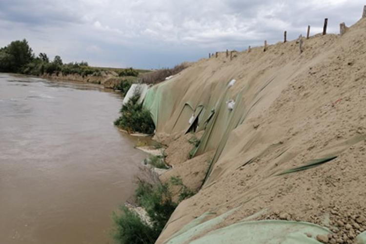 Se anunţă viitură pe Siret! Vechea eroziune de mal de la Corbu Vechi ...