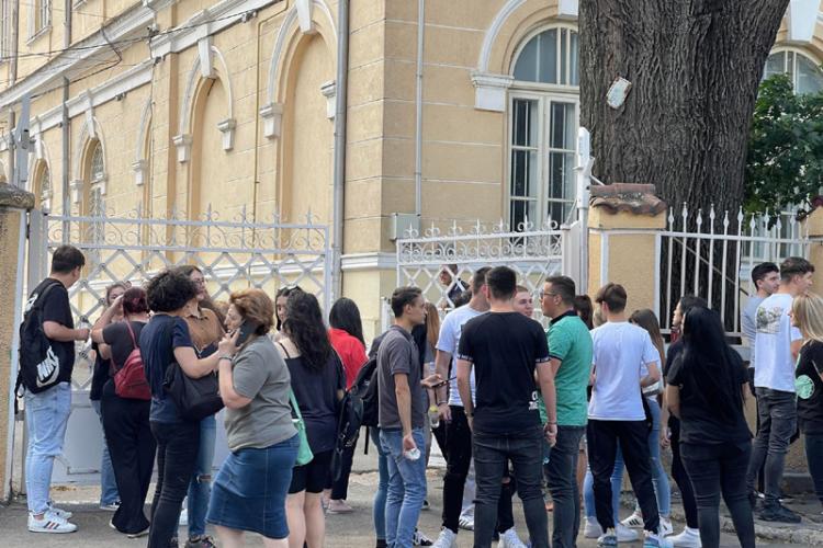 A început Bacalaureatul! Liviu Rebreanu și Camil Petrescu, autorii care au “picat” la română ...