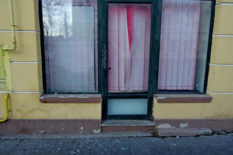 Geam spart în seara de Crăciun la sediul PSD Brăila | Obiectiv Vocea ...