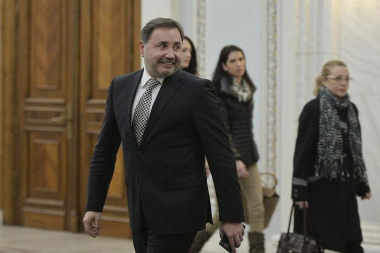 Salutări de la fostul deputat Rizea, zis Ferrari, pentru toată lumea ...